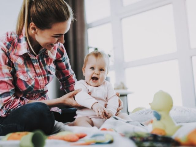 4 exercícios para fortalecer os músculos do bebê